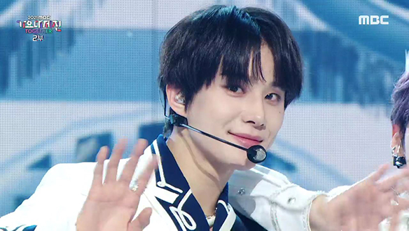 정우&마크(NCT 127) X 찬희(SF9) X 리노&현진(Stray Kids) - Snow Prince | 핫클립 | 2021 MBC 가요대제전; | 만나면 좋은 친구 MBC